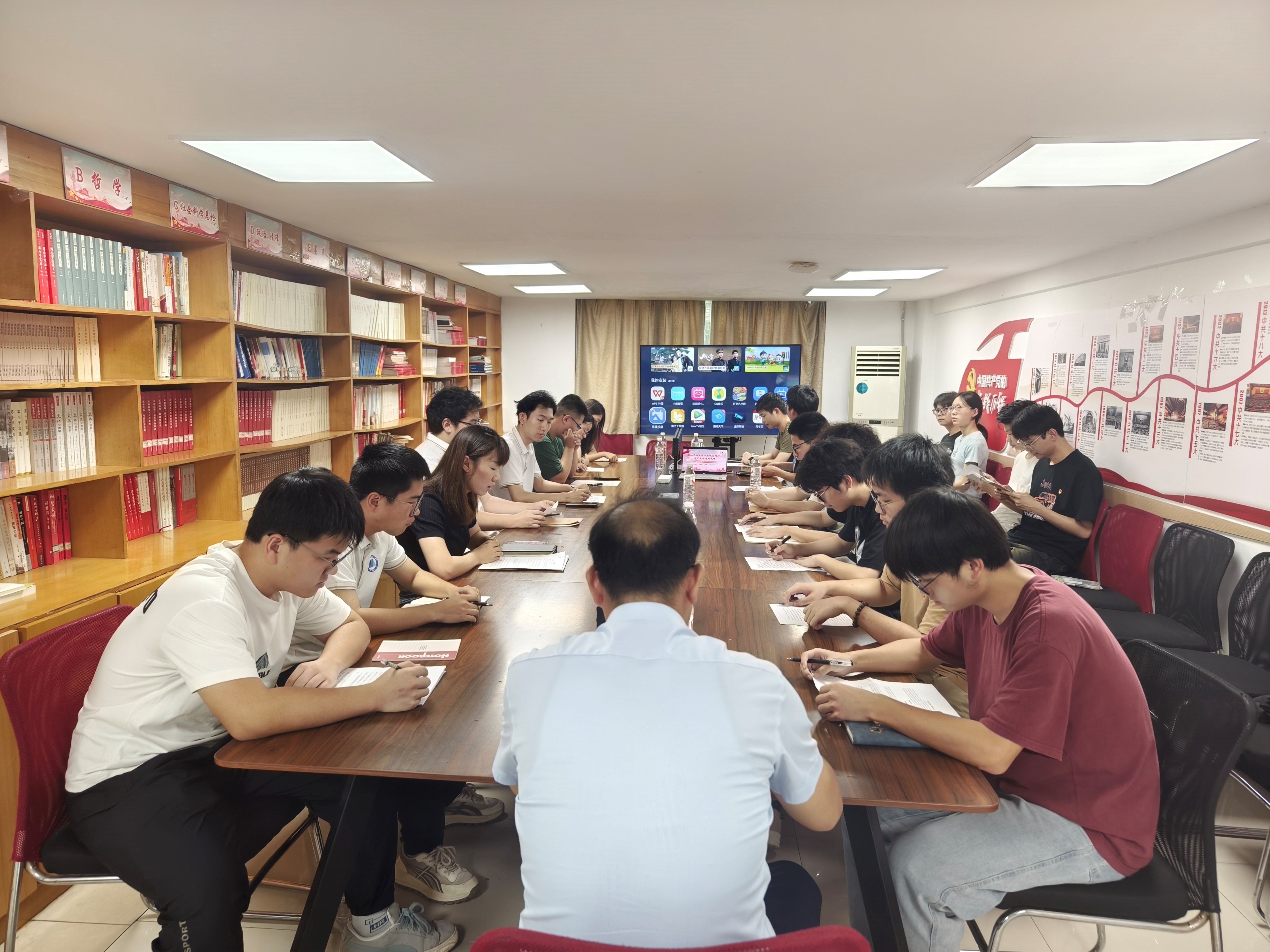 刘永胜参加支部组织生活并讲授党课-土木建筑学院